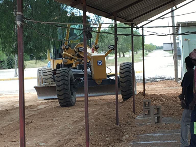Otavi municipal employees renovate open market - The Namibian