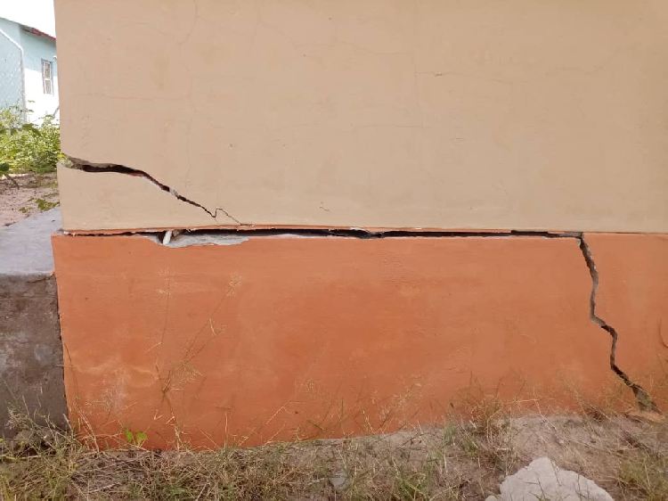 Helao Nafidi to auction off cracked houses - The Namibian