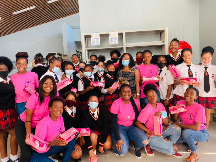 Schoolgirls get 100 packs of sanitary pads - The Namibian