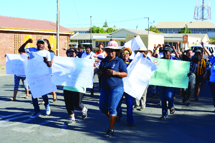 Govt workers told to ditch their unions - The Namibian