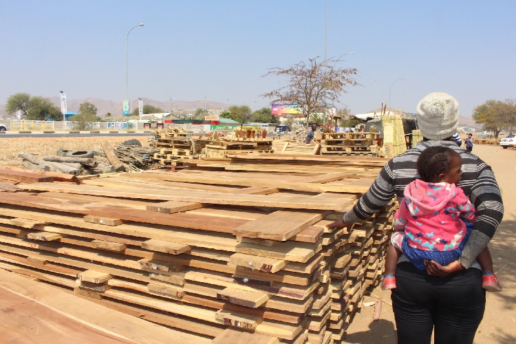 New road threatens wood carvers' livelihood - The Namibian