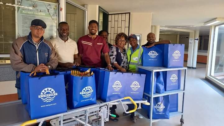 Walvis Bay couple showers patients with gifts - The Namibian