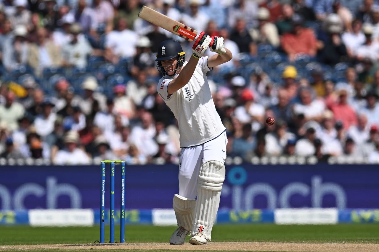 Crawley blasts ton as England seize control of 4th Ashes Test - Sport ...