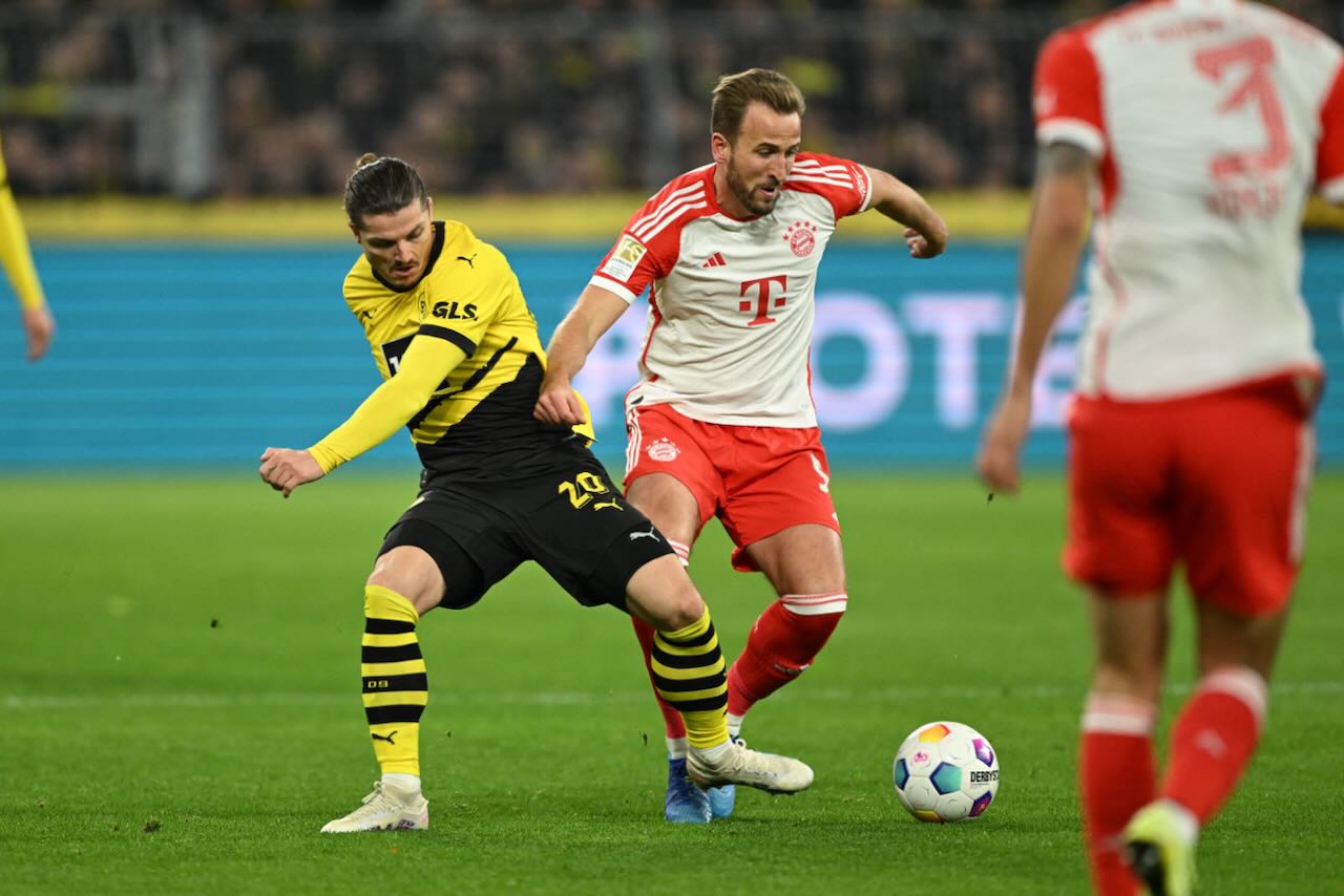 Kane hits hat-trick as Bayern thump Dortmund to keep pace with leaders ...