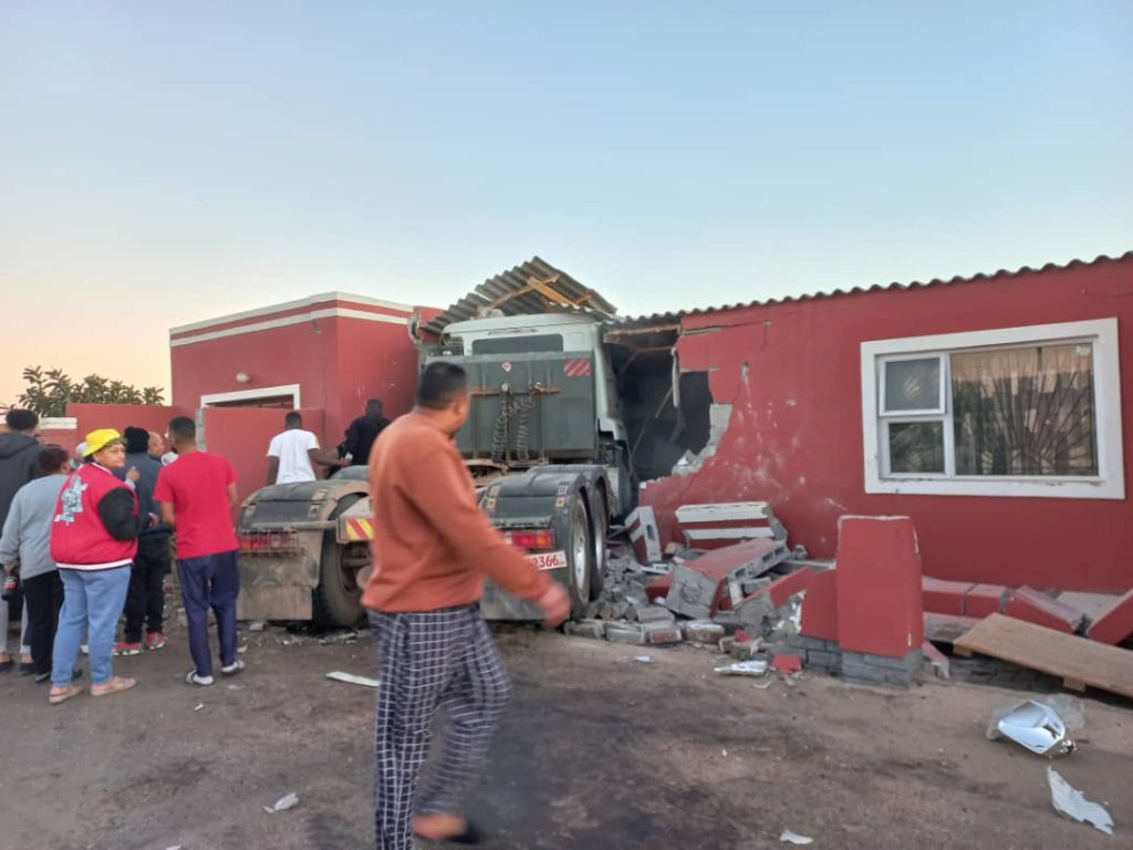Truck crashes into house at Walvis Bay - National - The Namibian