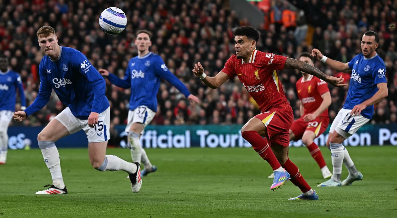 Liverpool Beat Everton As Title Looms Man City Win Without Haaland