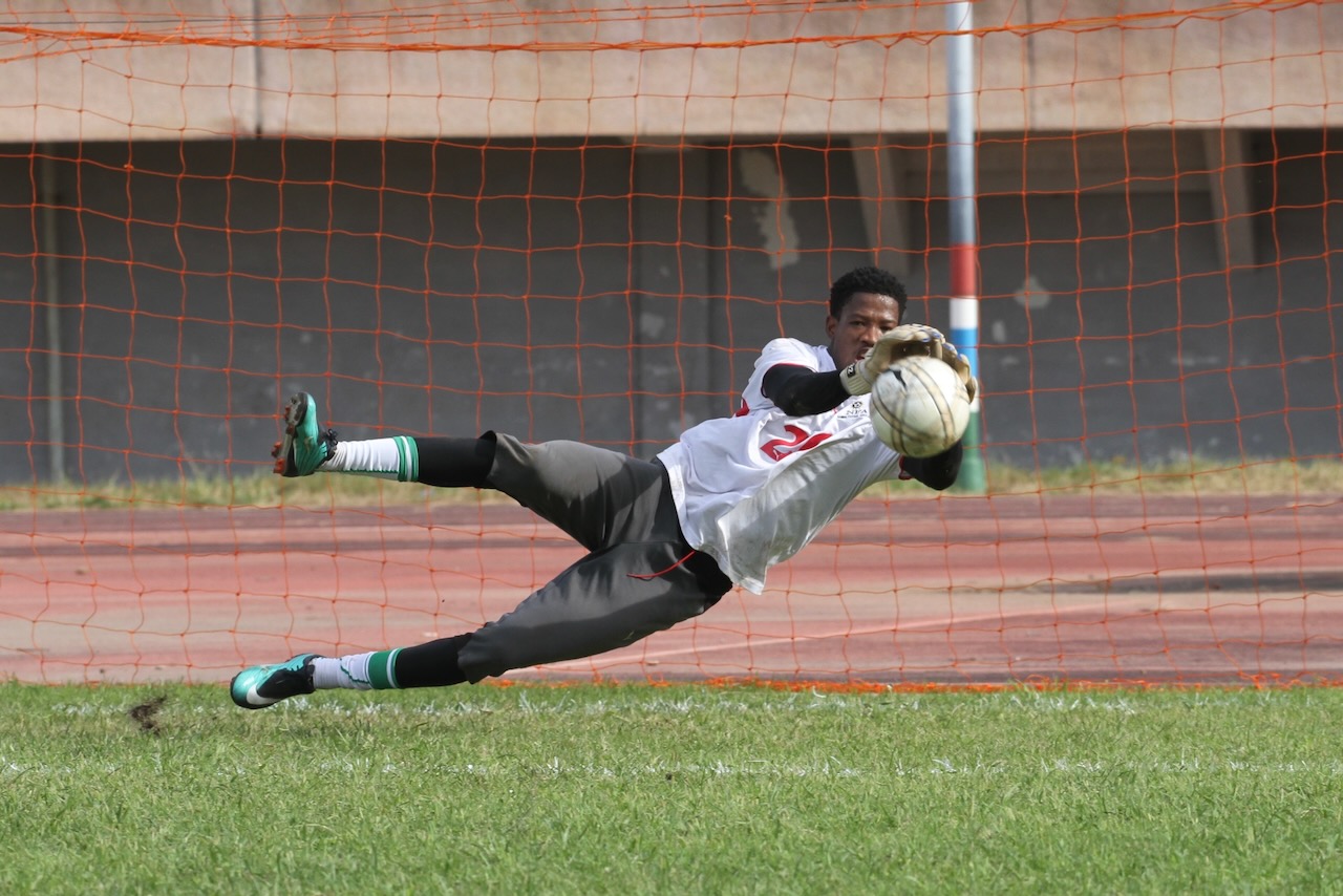 Never compete or compare yourself with others – ex-goalie Vries - Sport ...